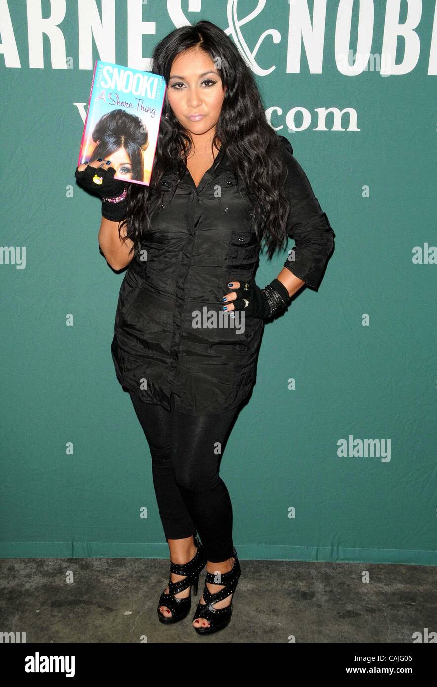 Jan. 6, 2011 - Los Angeles, California, U.S. - Nicole Ãƒâ€™SnookiÃƒâ€œ ...