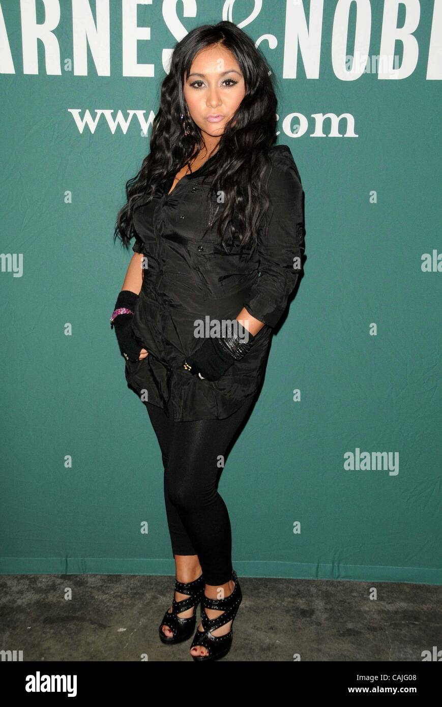 Jan. 6, 2011 - Los Angeles, California, U.S. - Nicole Ãƒâ€™SnookiÃƒâ€œ ...