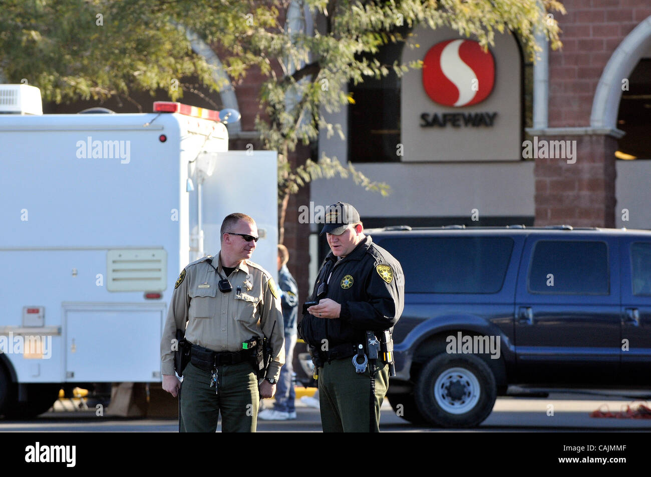 Jan. 11, 2011 - Tucson, Arizona, USA - Members of the Sheriff's ...