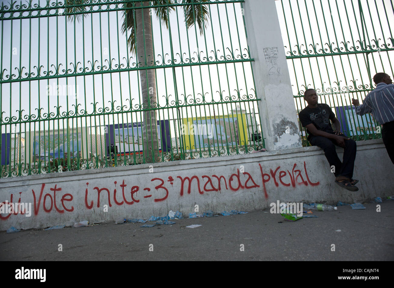 Jan 12, 2011 - Port Au Prince, Haiti - Mourners gather at the collapsed ...