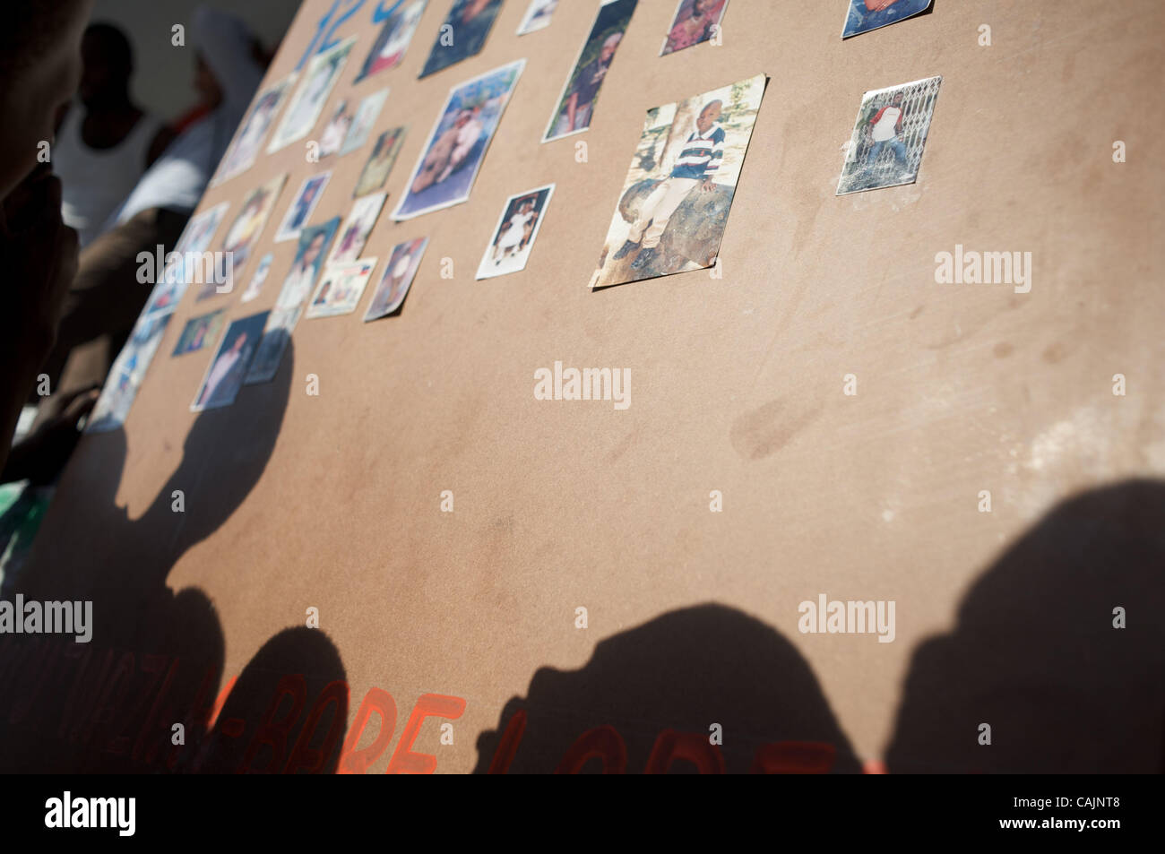 Jan 12, 2011 - Port Au Prince, Haiti - Mourners gather in Port Au ...