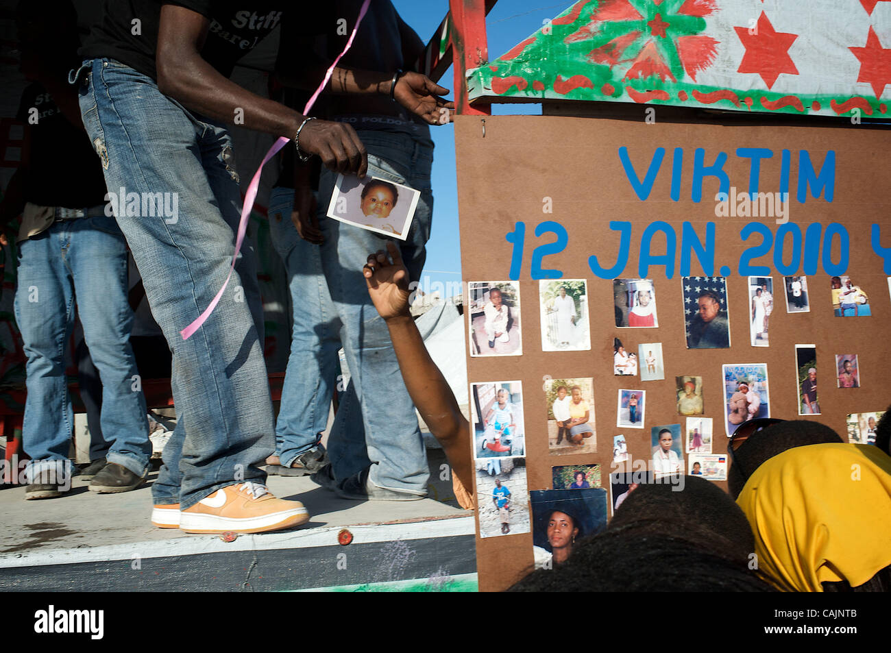 Jan 12, 2011 - Port Au Prince, Haiti - Mourners gather in Port Au ...