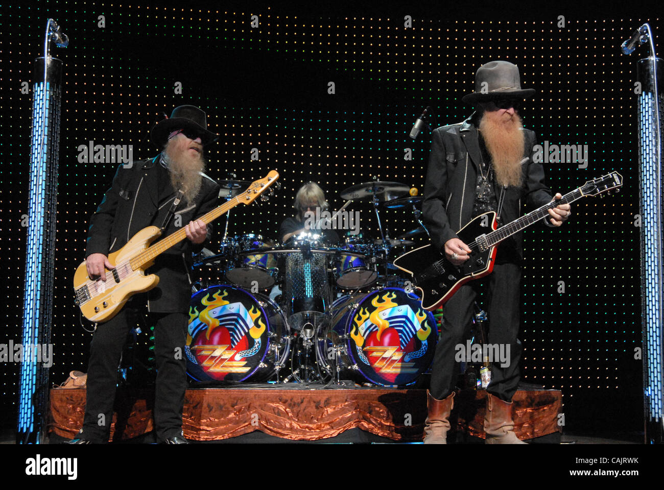 sep 27 2007 zz top performing live in concert at the beacon in nyc ...