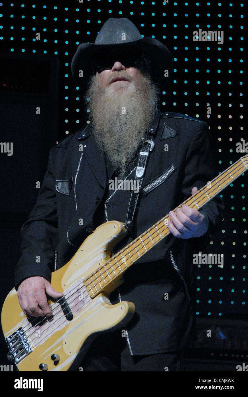 sep 27 2007 zz top performing live in concert at the beacon in nyc ...