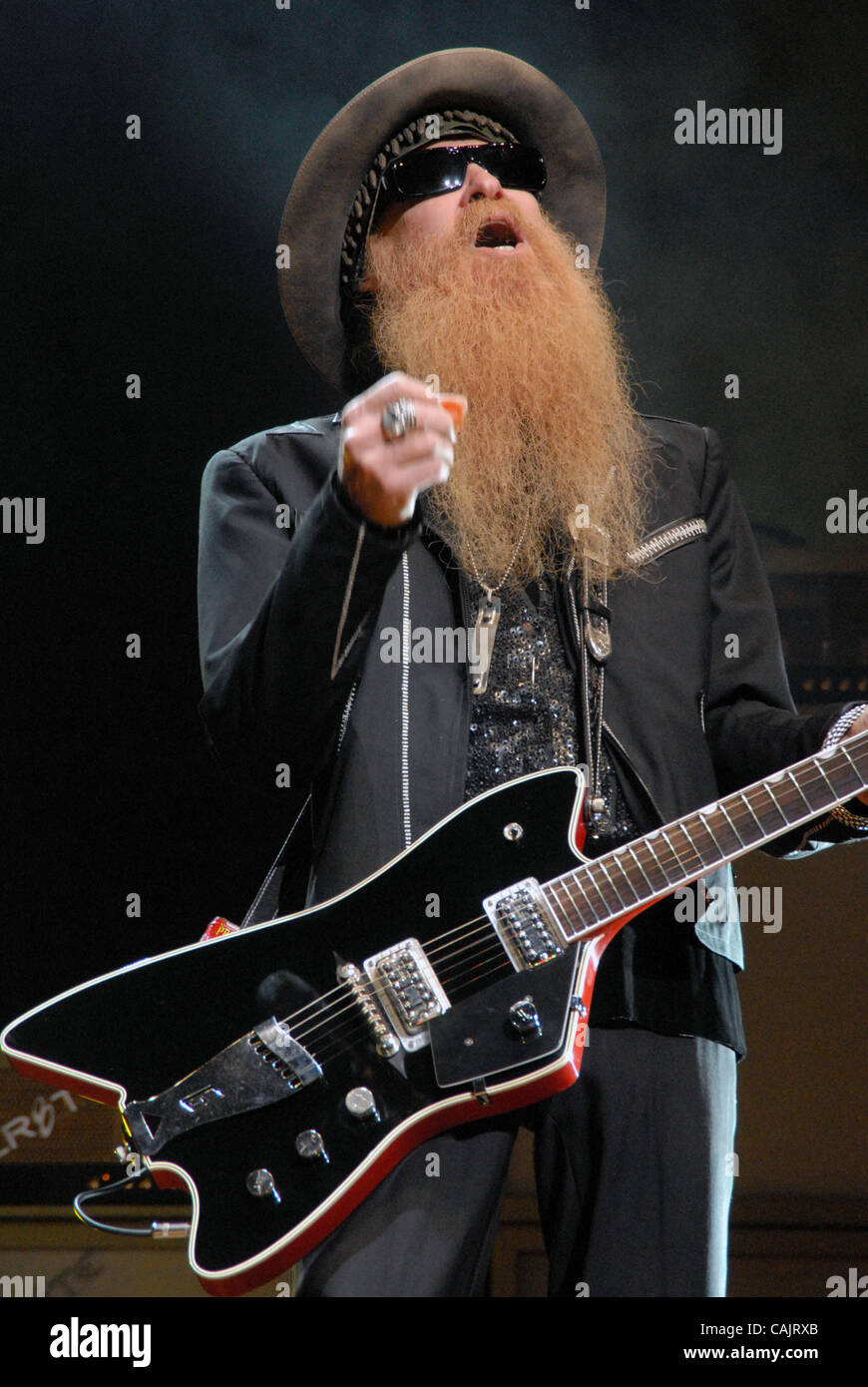 sep 27 2007 zz top performing live in concert at the beacon in nyc ...