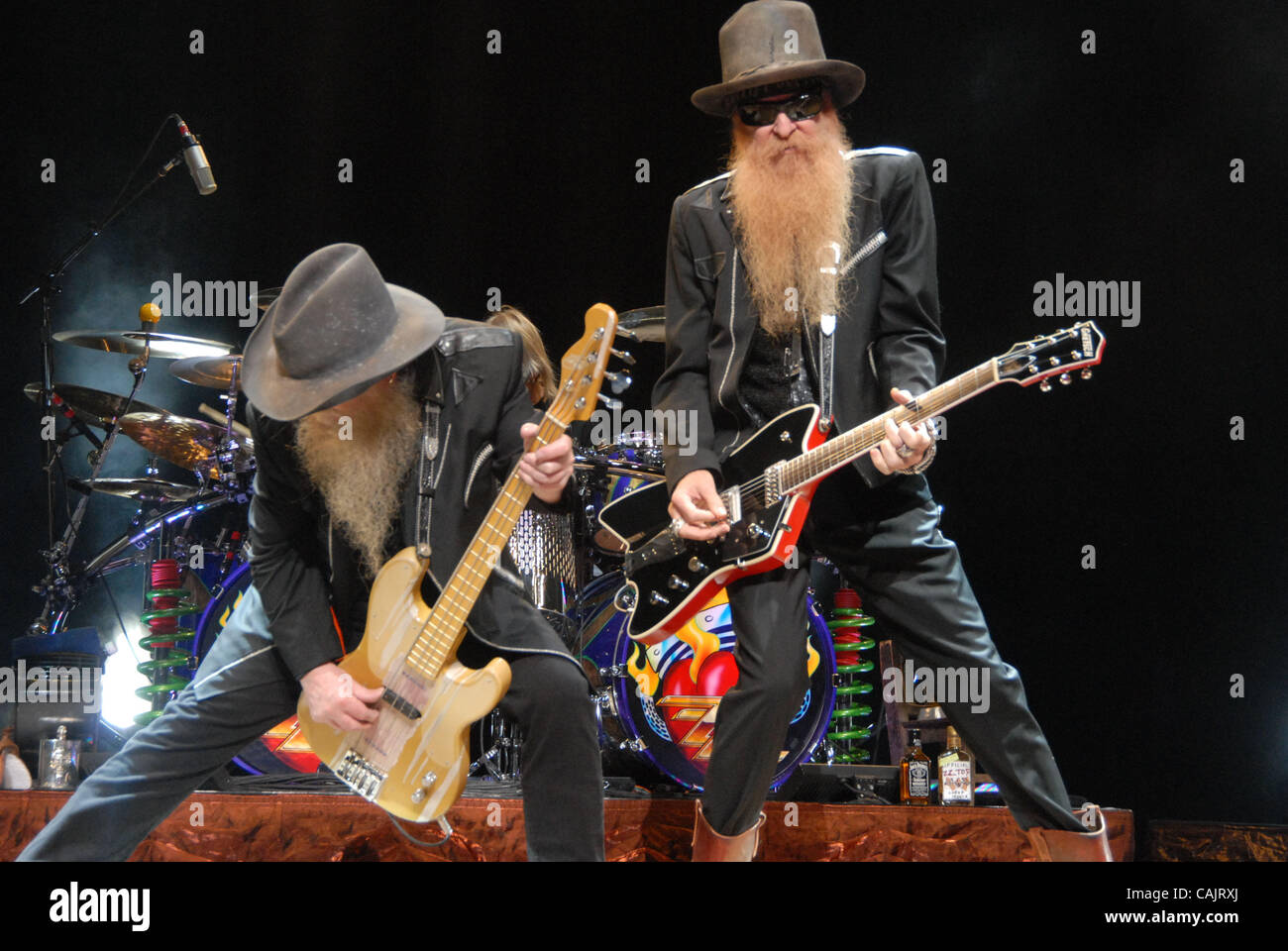 sep 27 2007 zz top performing live in concert at the beacon in nyc ...