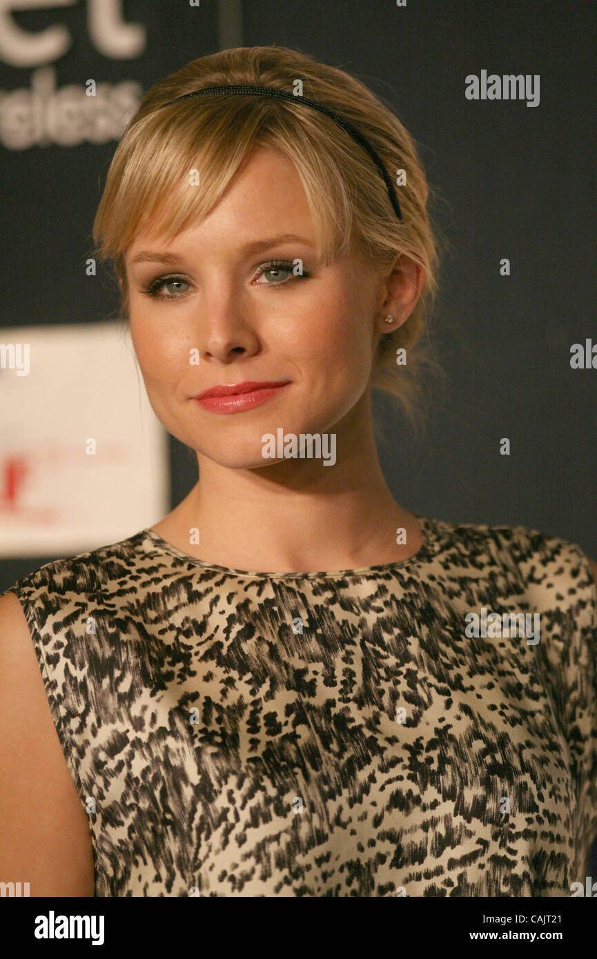 Sep 27, 2007 - Beverly Hills, CA, USA - Actress KRISTIN BELL at the ...