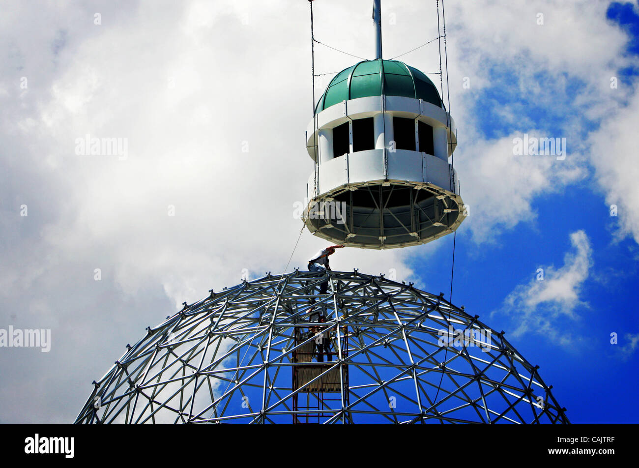 Triodetic dome hi-res stock photography and images - Alamy