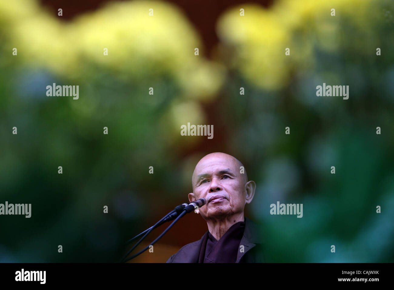 Zen master thich nhat hanh hi-res stock photography and images - Alamy