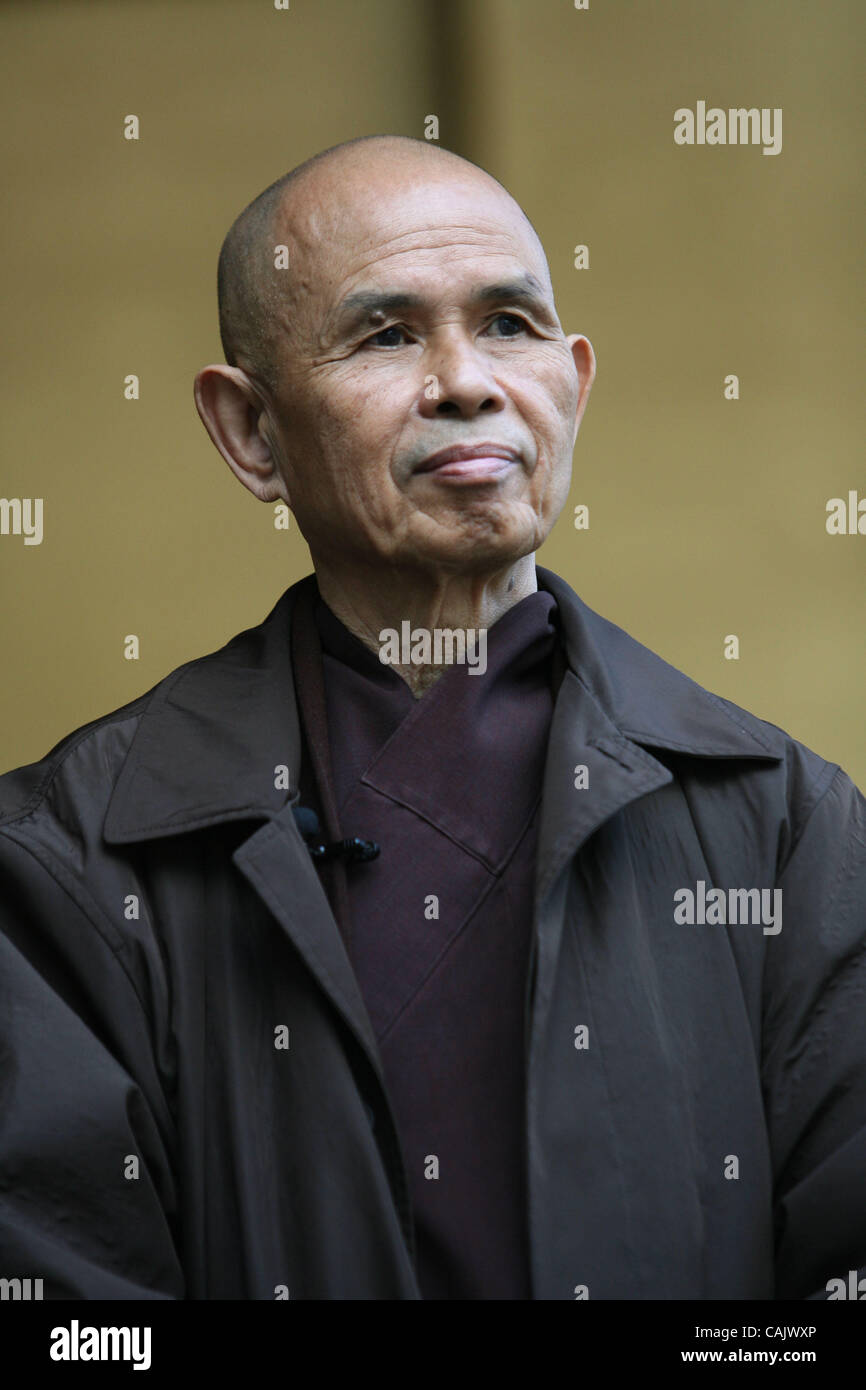 Thich nhat hanh hi-res stock photography and images - Alamy