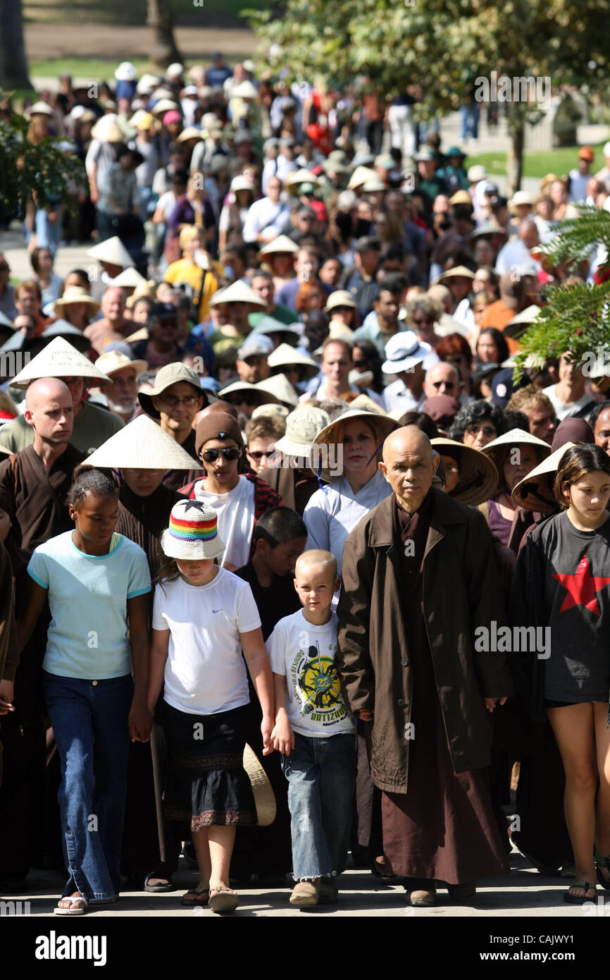 Thich nhat hanh hi-res stock photography and images - Alamy