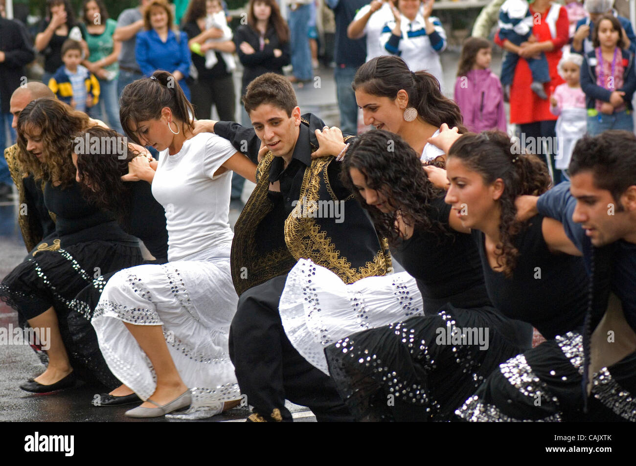Dabke dance hi-res stock photography and images - Alamy