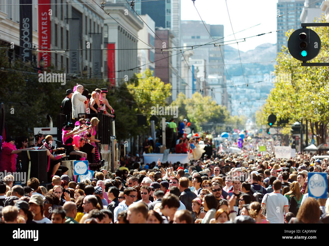 September 29th, 2007 - San Francisco, CA, USA - Dancers and floats fill ...