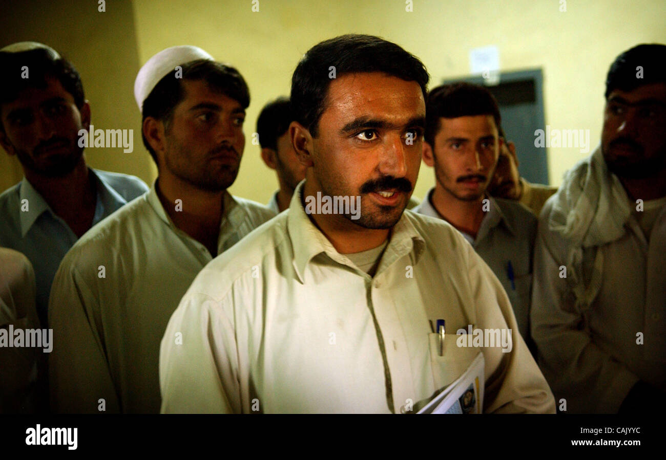 Oct 02, 2007 - Khost, Afghanistan - Students at Khost University talk ...