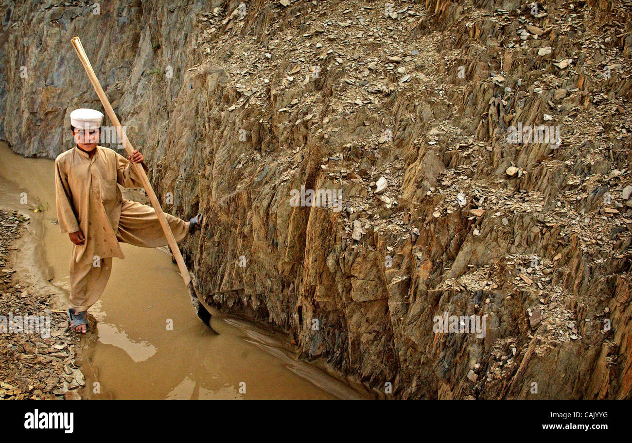 Khost gardez pass hi-res stock photography and images - Alamy