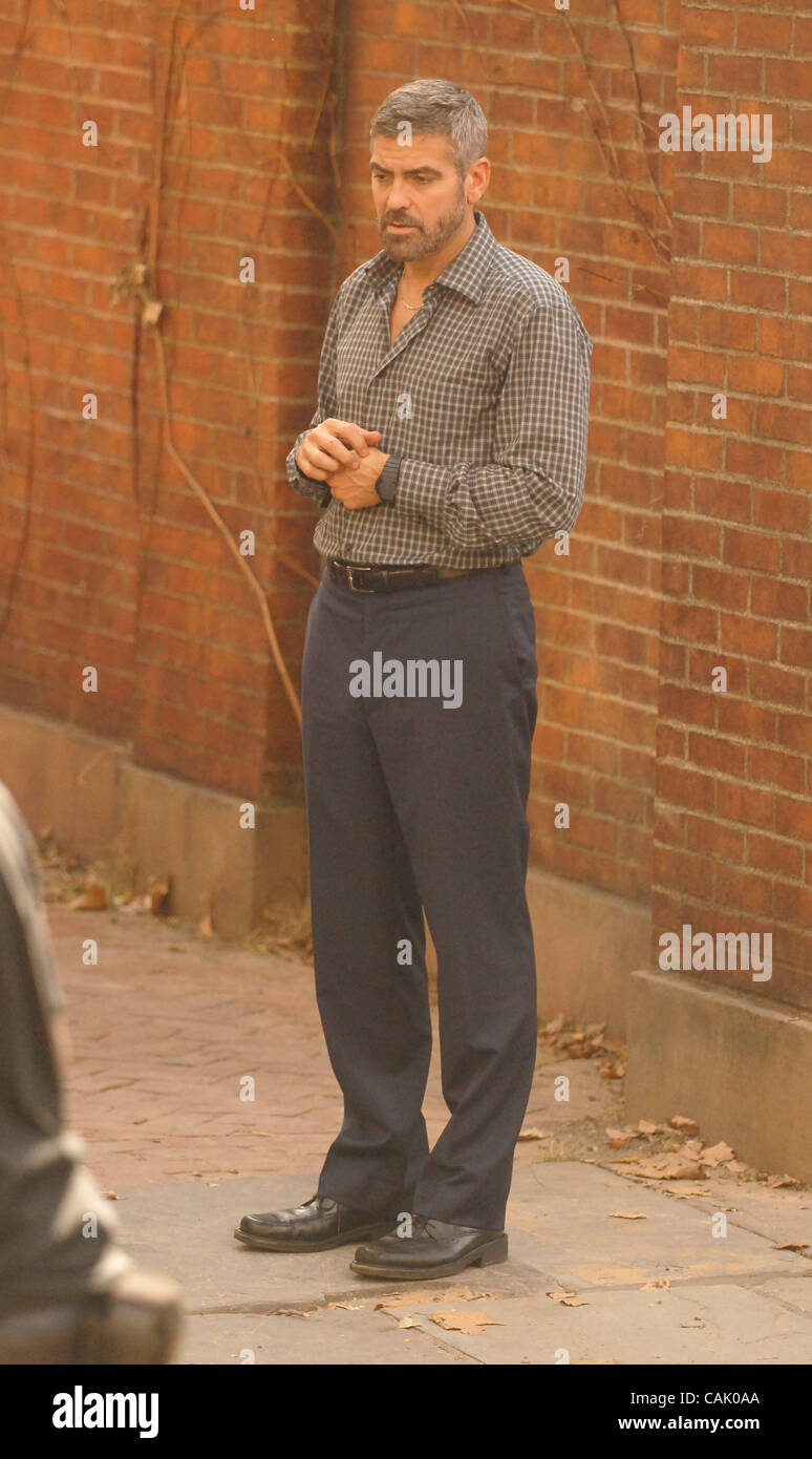 Oct 03, 2007 - New York, NY, USA - GEORGE CLOONEY on the set of 'Burn After Reading' in Brooklyn ...