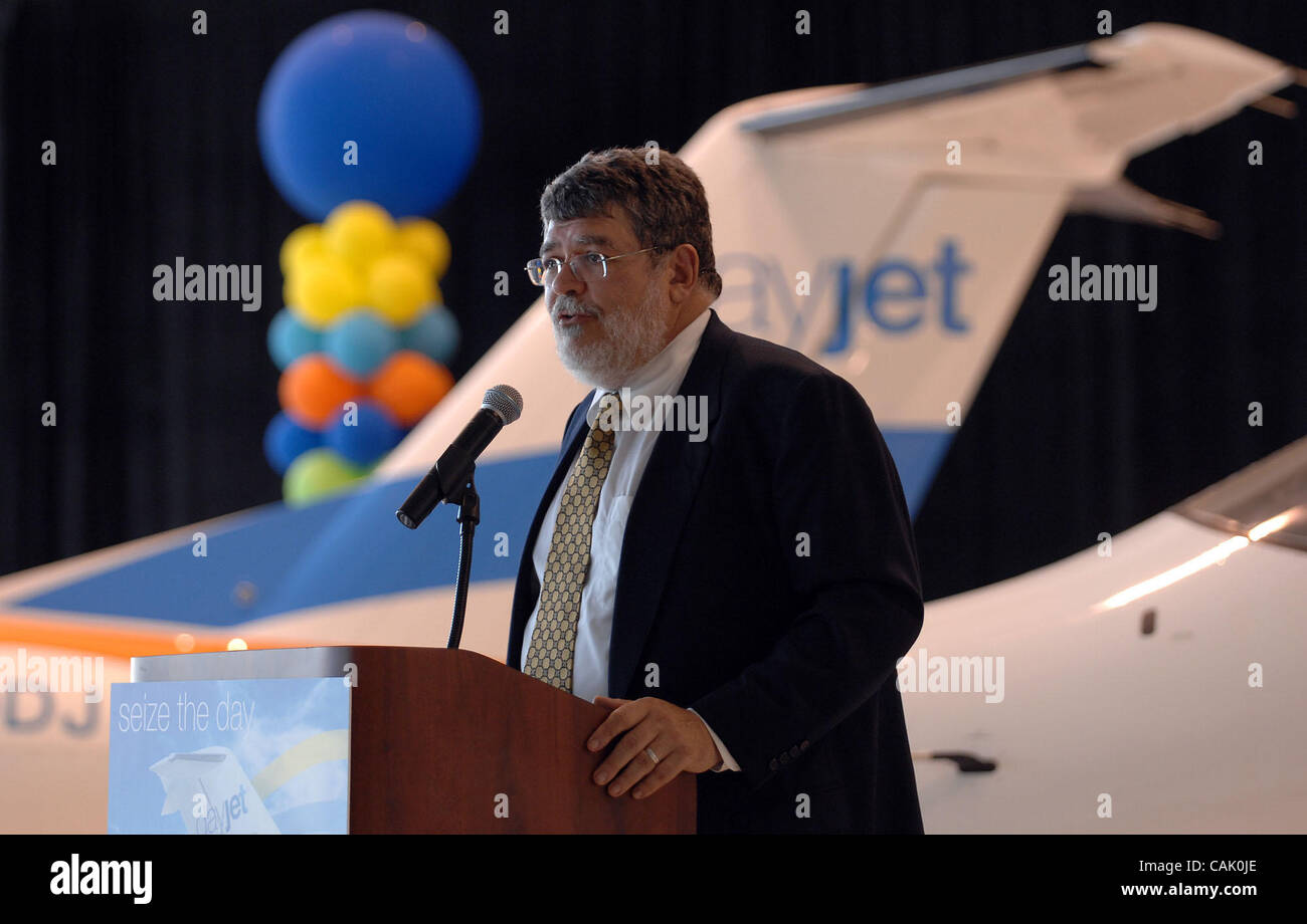1003 biz dayjet 1o8 Photo by Steve Mitchell/The Palm Beach Post ...