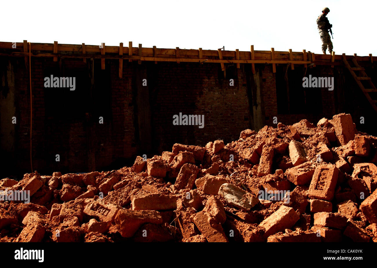 Oct 03, 2007 - Khost, Gardez Pass, Afghanistan - A U.S. soldier stands ...
