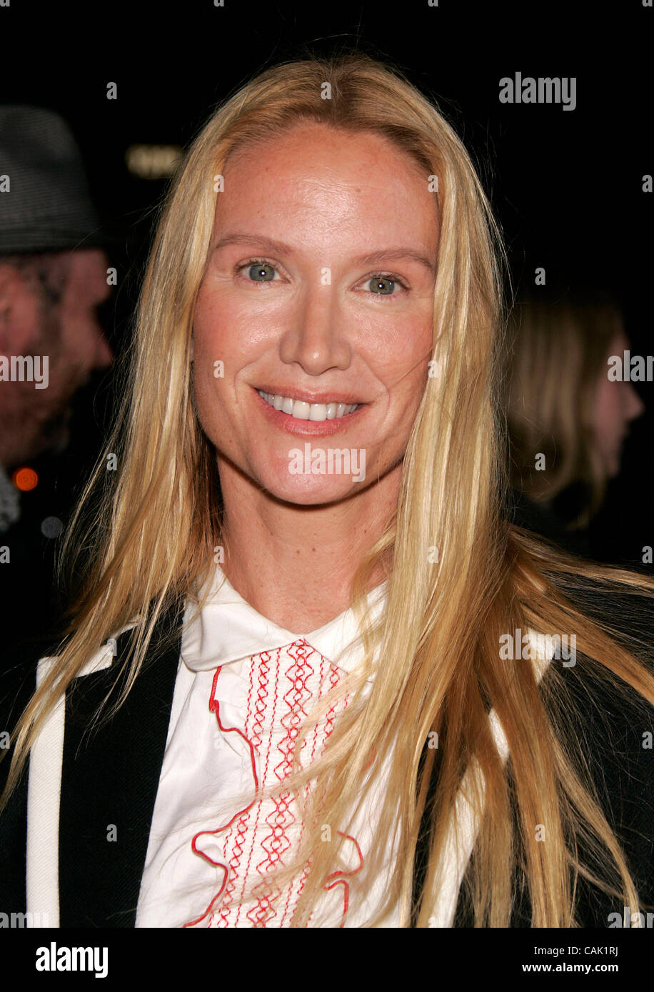 Oct 4, 2007 - Beverly Hills, California, USA - Actress KELLY LYNCH ...