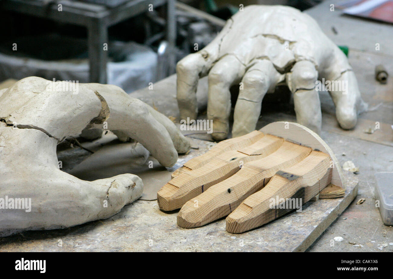 October 4, 2007, Ranchita, California, USA Detail view of various hands ...