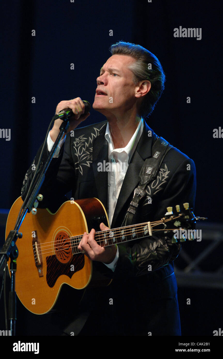 Country music star Randy Travis performs at Steve Wingfield crusade at ...
