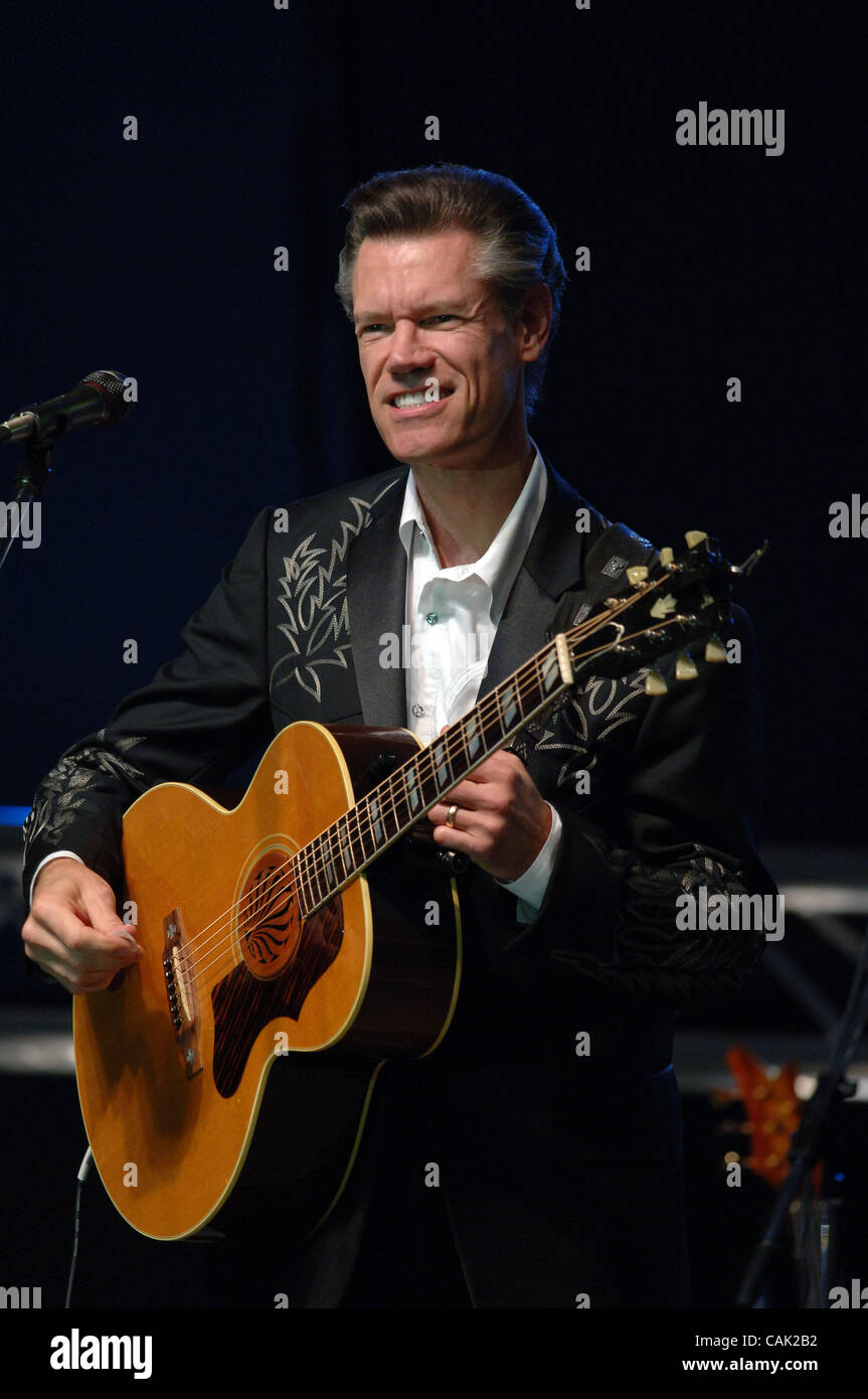 Country music star Randy Travis performs at Steve Wingfield crusade at ...