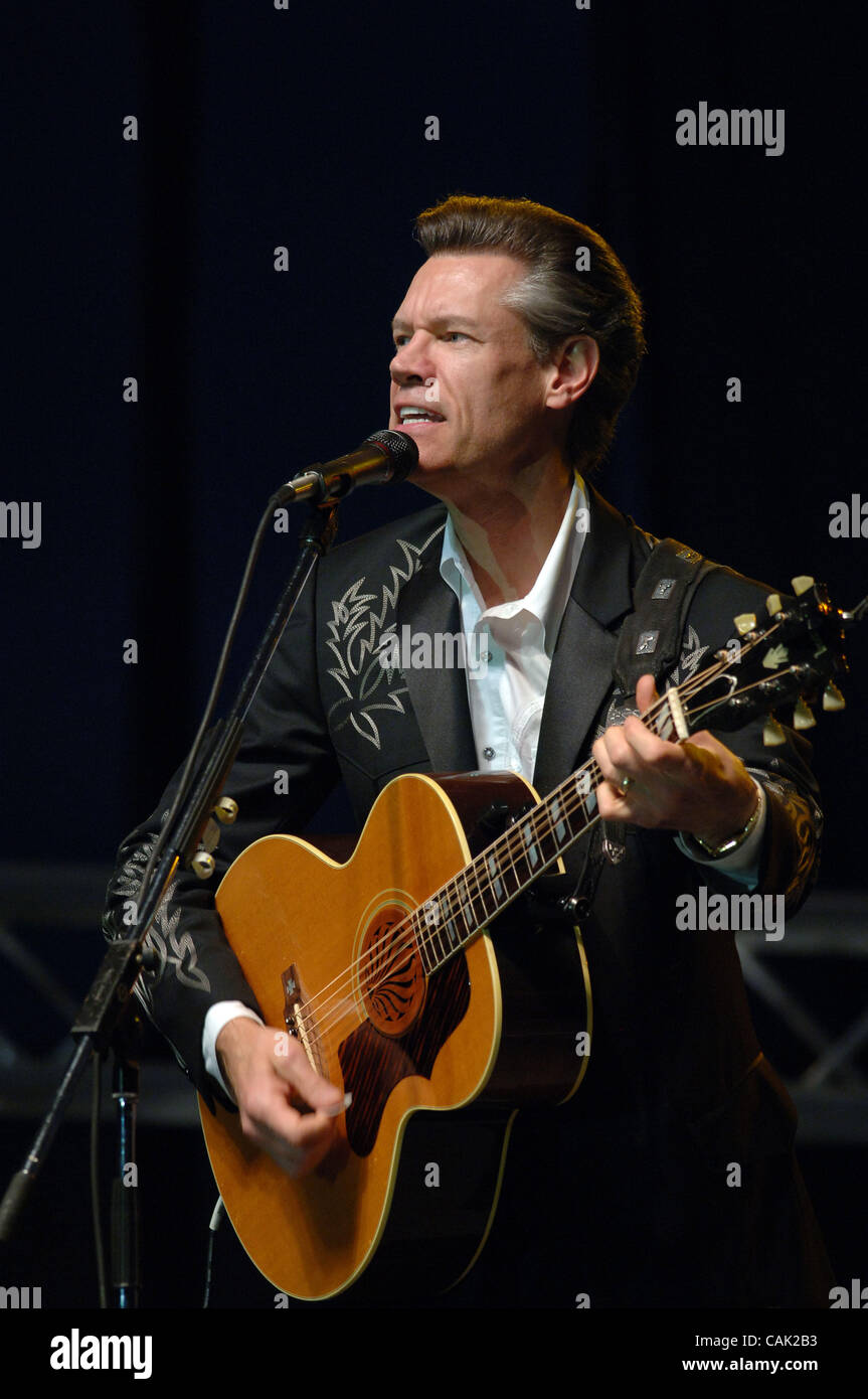 Country music star Randy Travis performs at Steve Wingfield crusade at ...