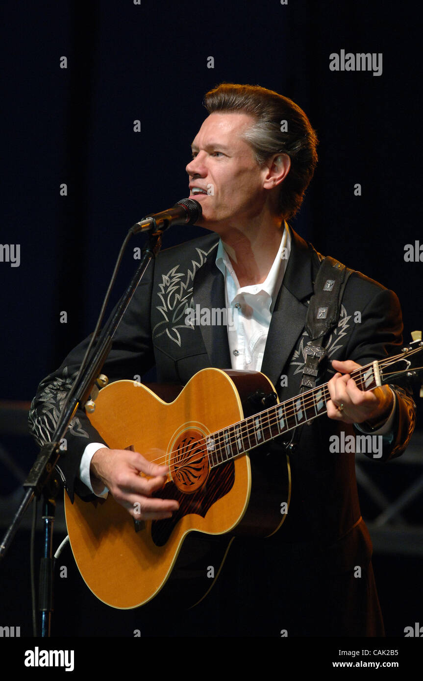 Country music star Randy Travis performs at Steve Wingfield crusade at ...