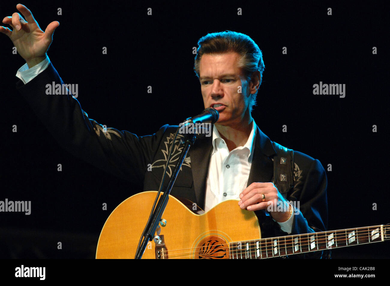 Country music star Randy Travis performs at Steve Wingfield crusade at ...