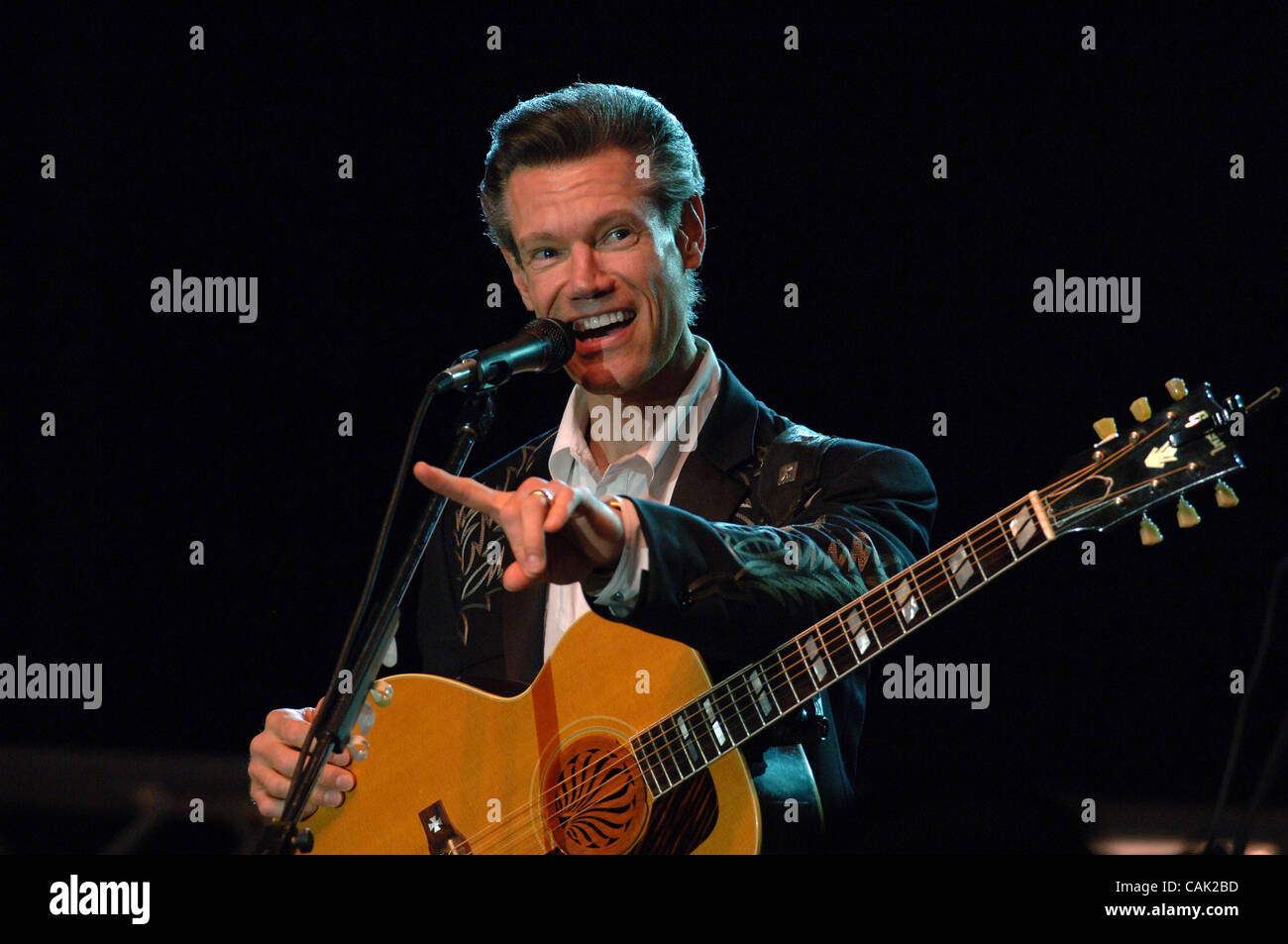 Country music star Randy Travis performs at Steve Wingfield crusade at ...