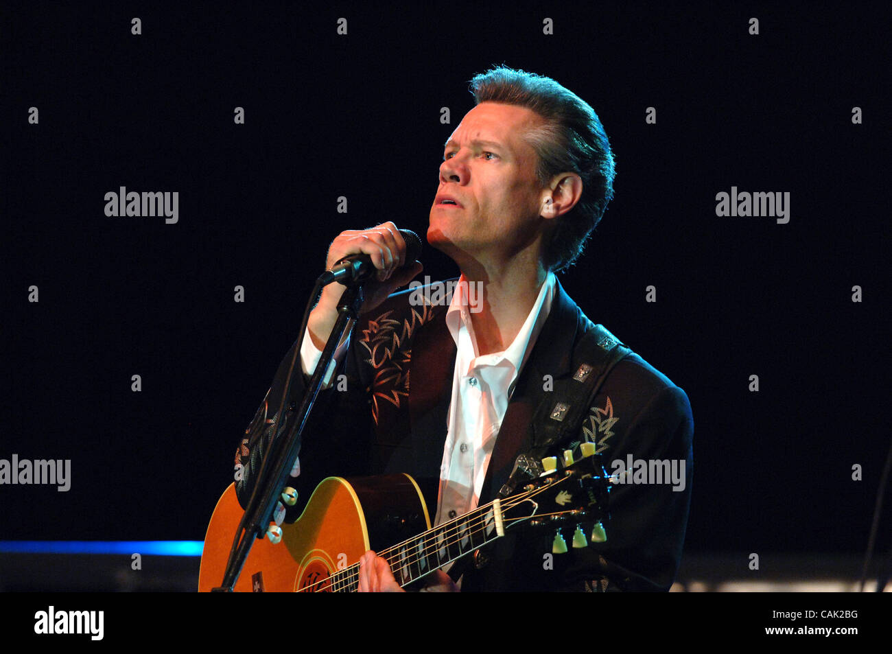 Country music star Randy Travis performs at Steve Wingfield crusade at ...