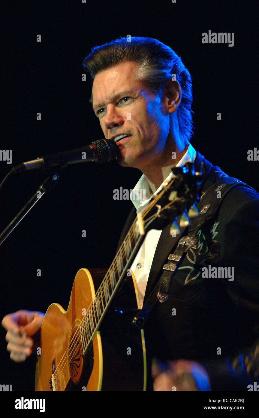 Country music star Randy Travis performs at Steve Wingfield crusade at ...