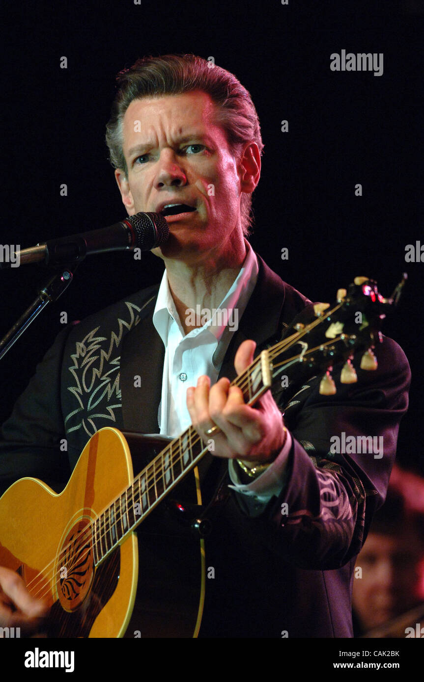 Country music star Randy Travis performs at Steve Wingfield crusade at ...