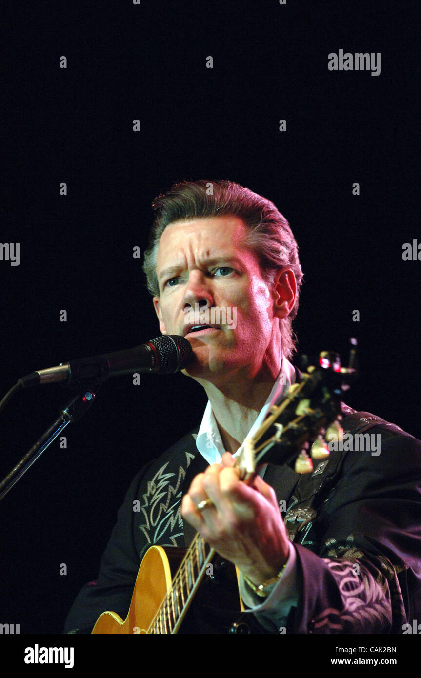 Country music star Randy Travis performs at Steve Wingfield crusade at ...