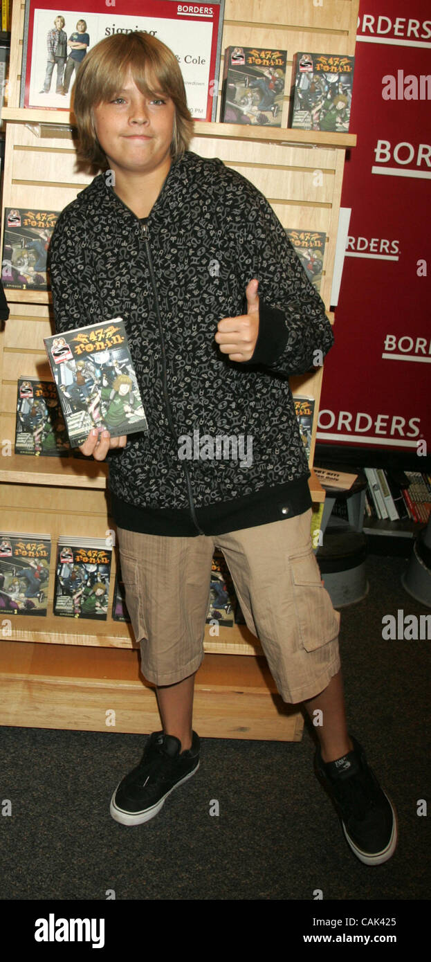 Cole sprouse 2007 hi-res stock photography and images - Alamy