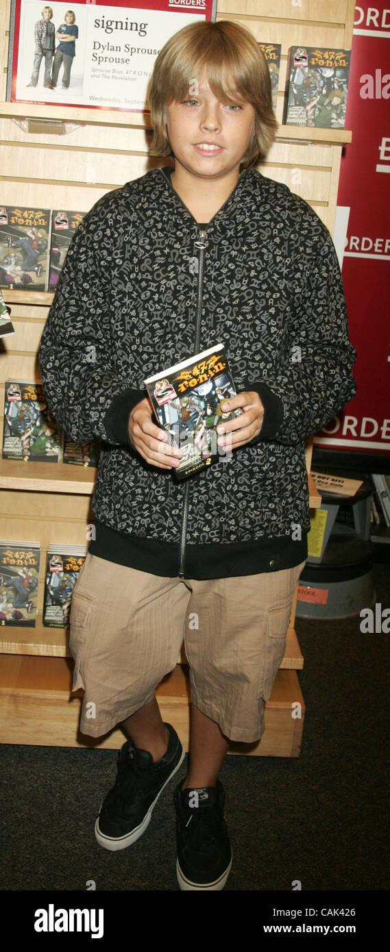 Cole sprouse 2007 hi-res stock photography and images - Alamy
