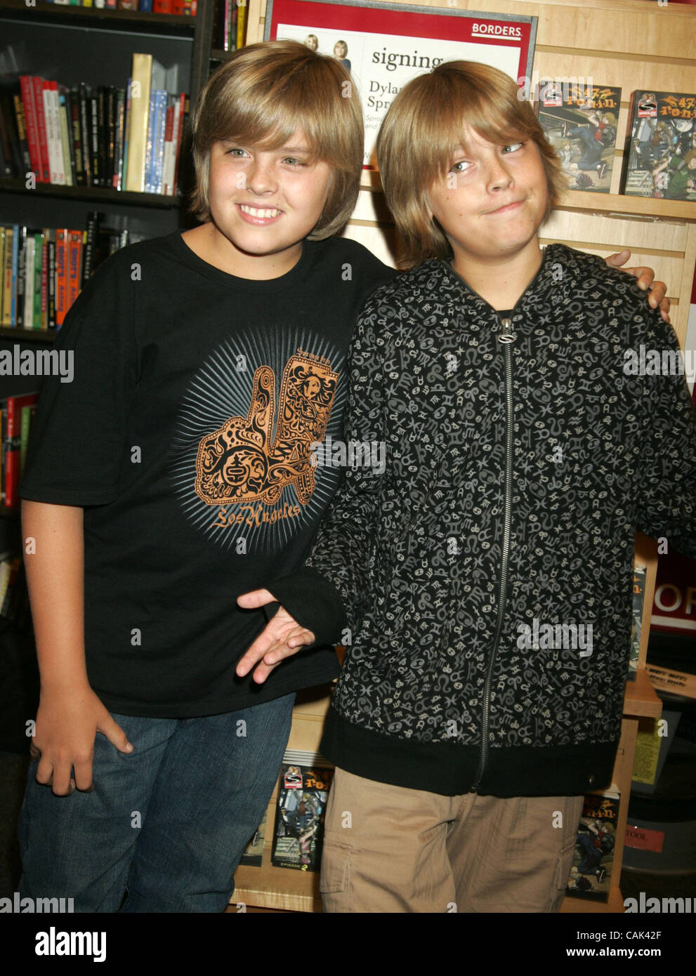 Cole sprouse 2007 hi-res stock photography and images - Alamy