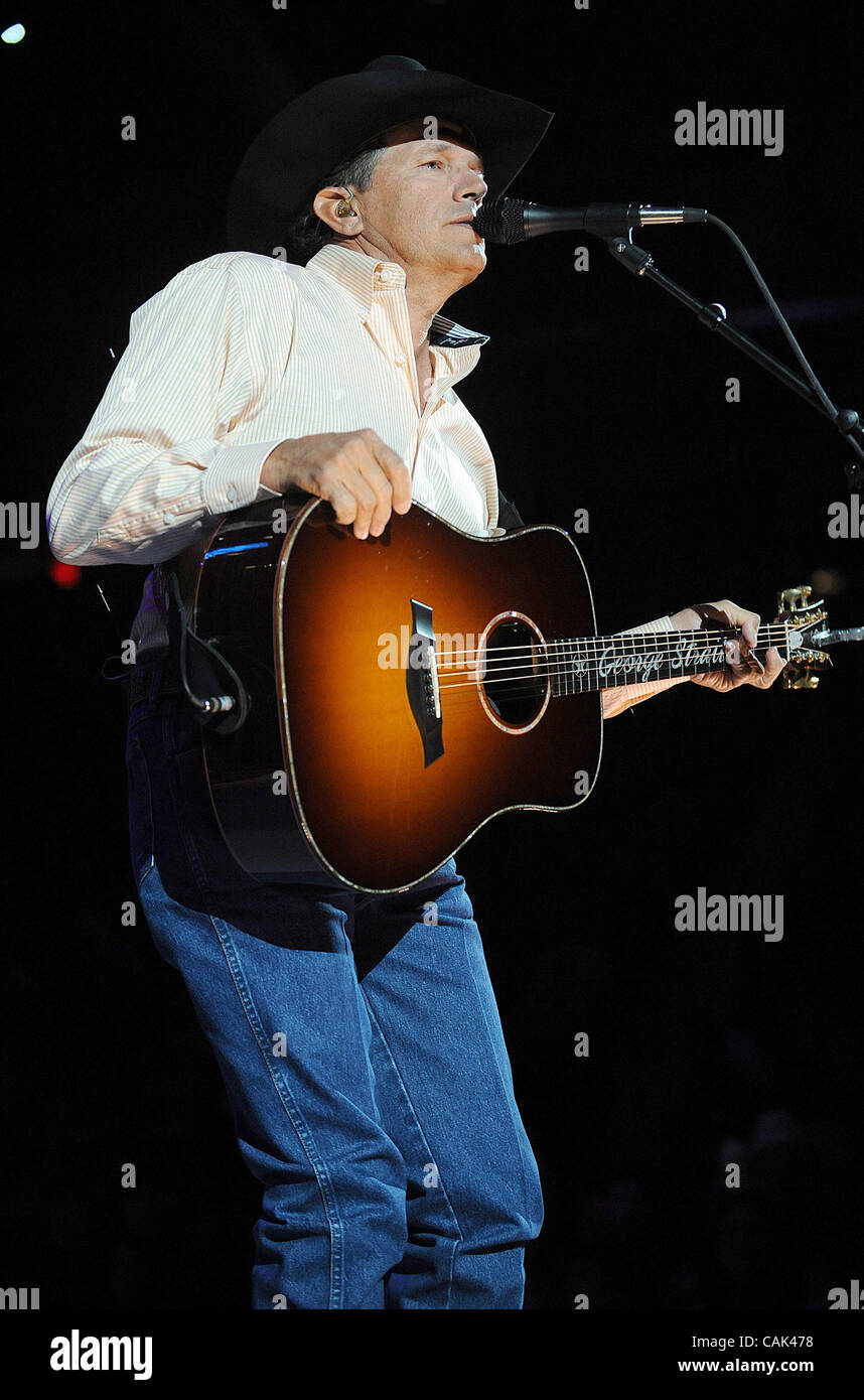 Jason moore george strait hi-res stock photography and images - Alamy