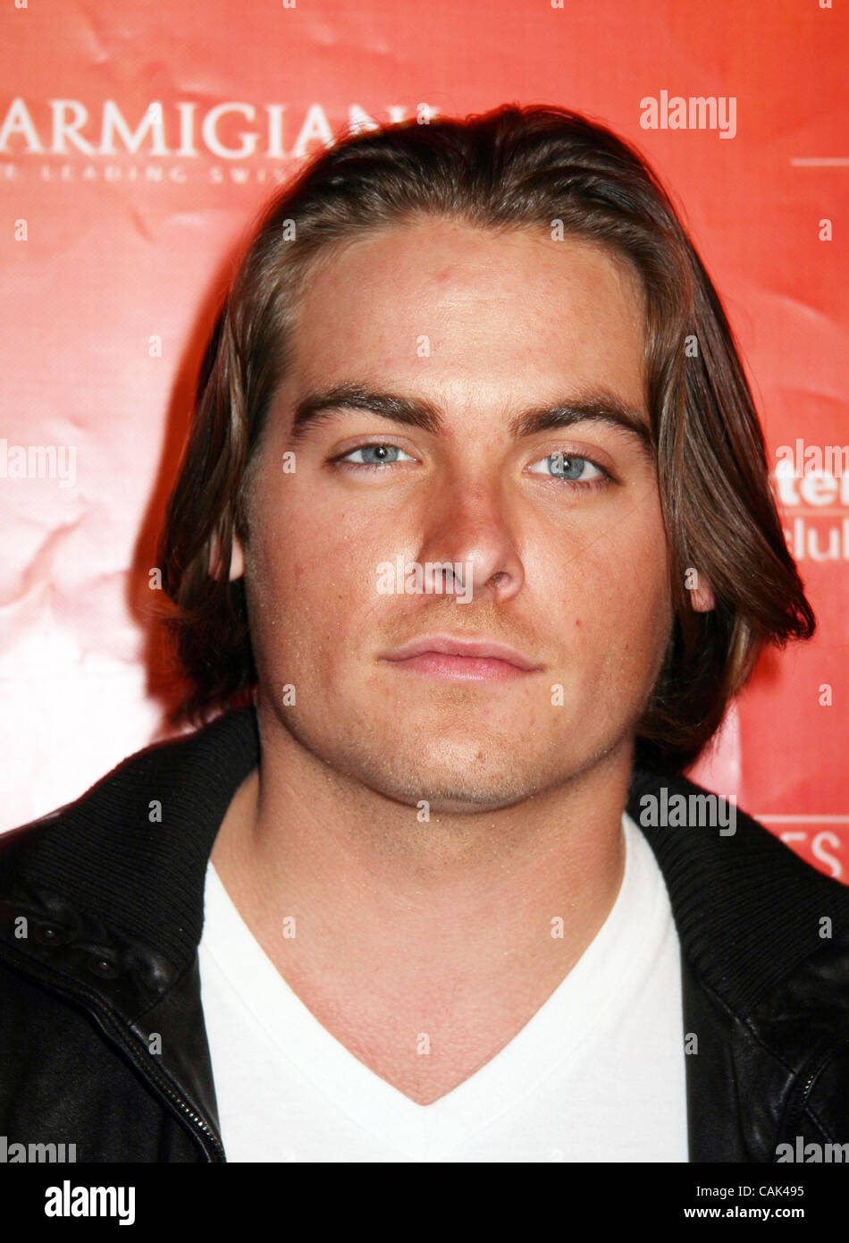 Sep 20, 2007 - Hollywood, CA, USA - Actor KEVIN ZEGERS arriving at the ...