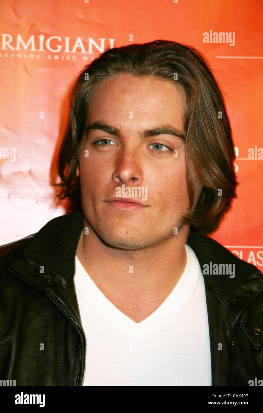 Sep 20, 2007 - Hollywood, CA, USA - Actor KEVIN ZEGERS arriving at the ...