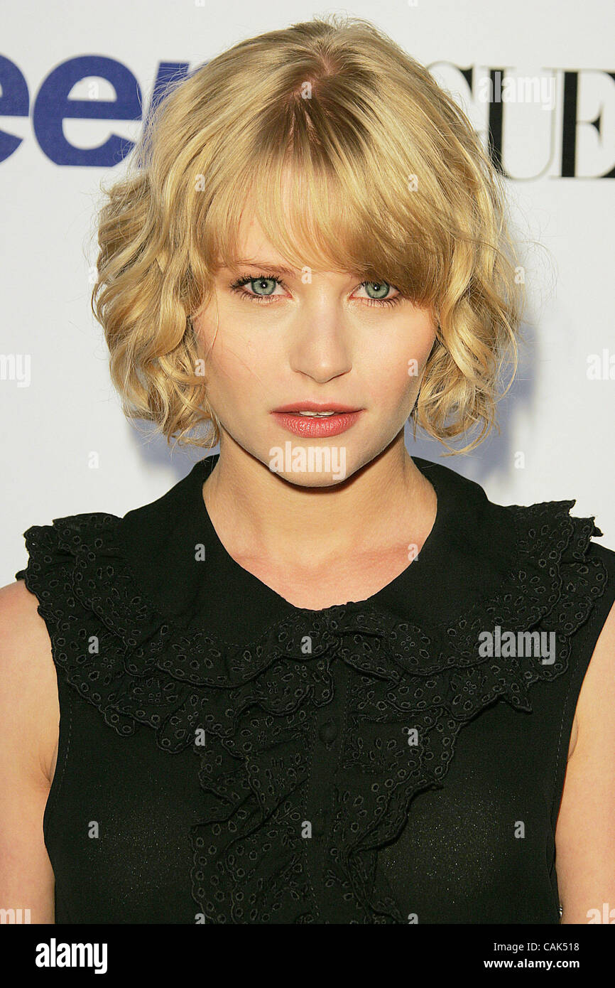 Emily de ravin hi-res stock photography and images - Alamy