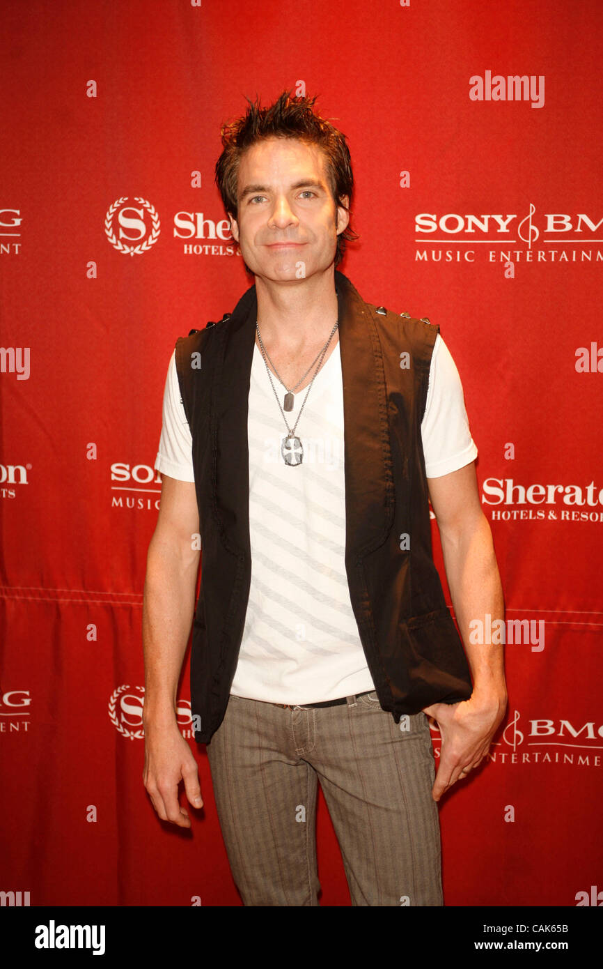 Pat Monahan launches SONY BMG & Starwood's in-room entertainment ...