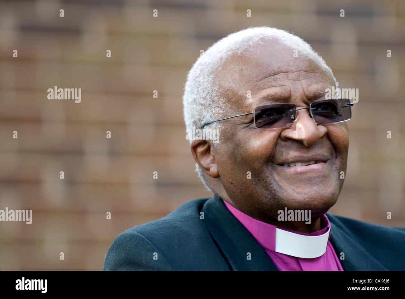 1984 nobel peace prize desmond tutu hi-res stock photography and images ...