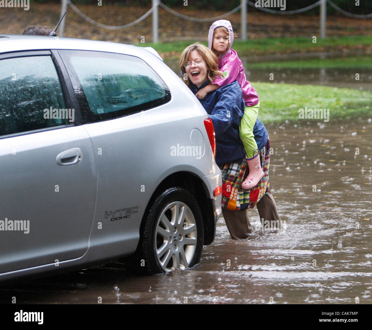Minneapolis,MN;9/20/07;left to right: Alexia Reed Holtum and daughter ...