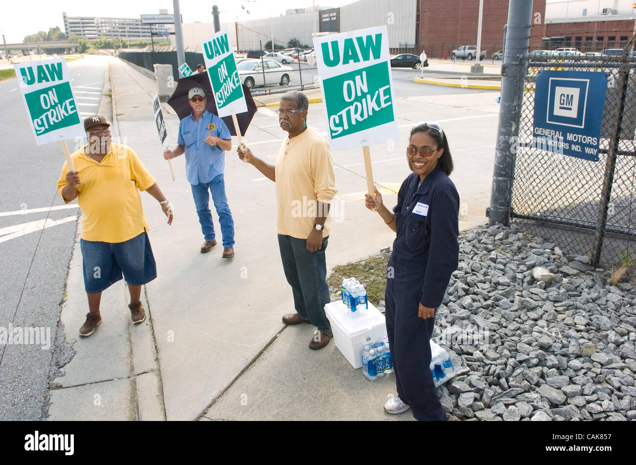 UAW workers picket outside the GM Doraville Assembly Plant in Doraville ...
