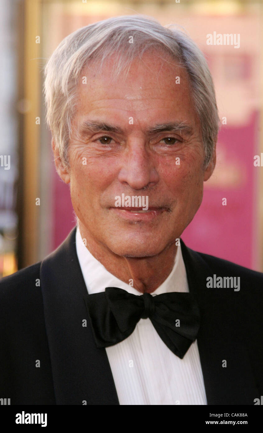 Sep 24, 2007 - New York, NY, USA - BOB SIMON arrives to attend the ...