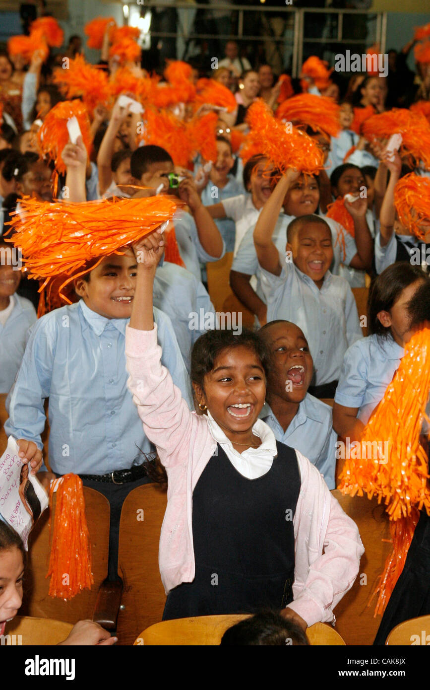 Sep 25, 2007 - Bronx, New York, USA - Students react at the sight of ...