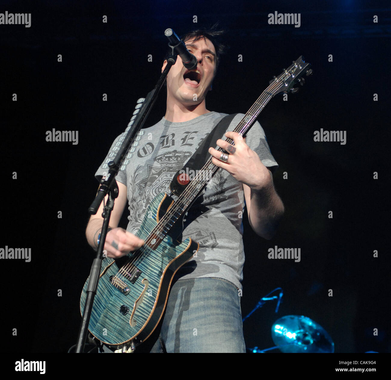 Singer benjamin burnley breaking benjamin hi-res stock photography and ...