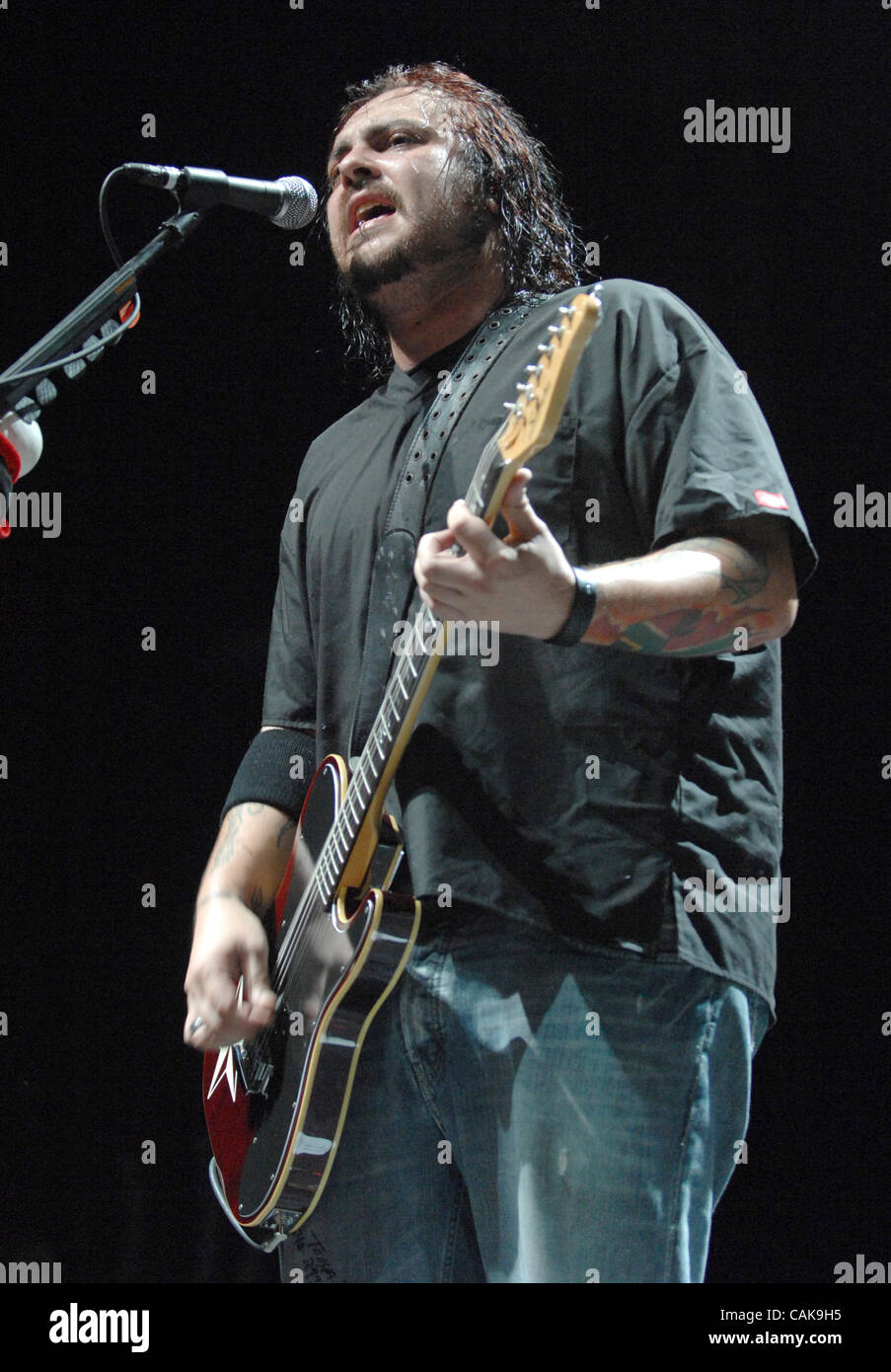 Seether guitarist hi-res stock photography and images - Alamy