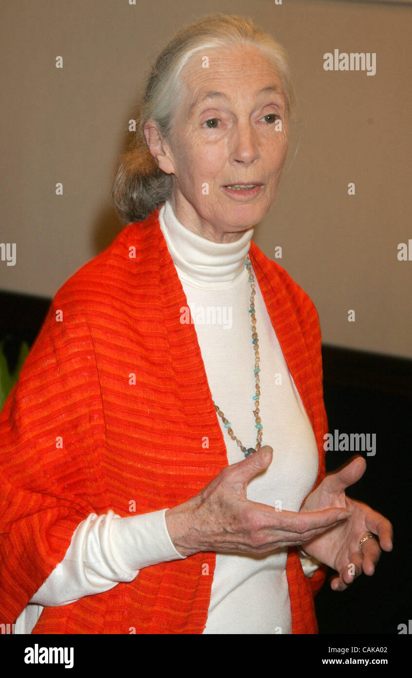Dr jane goodall hi-res stock photography and images - Alamy